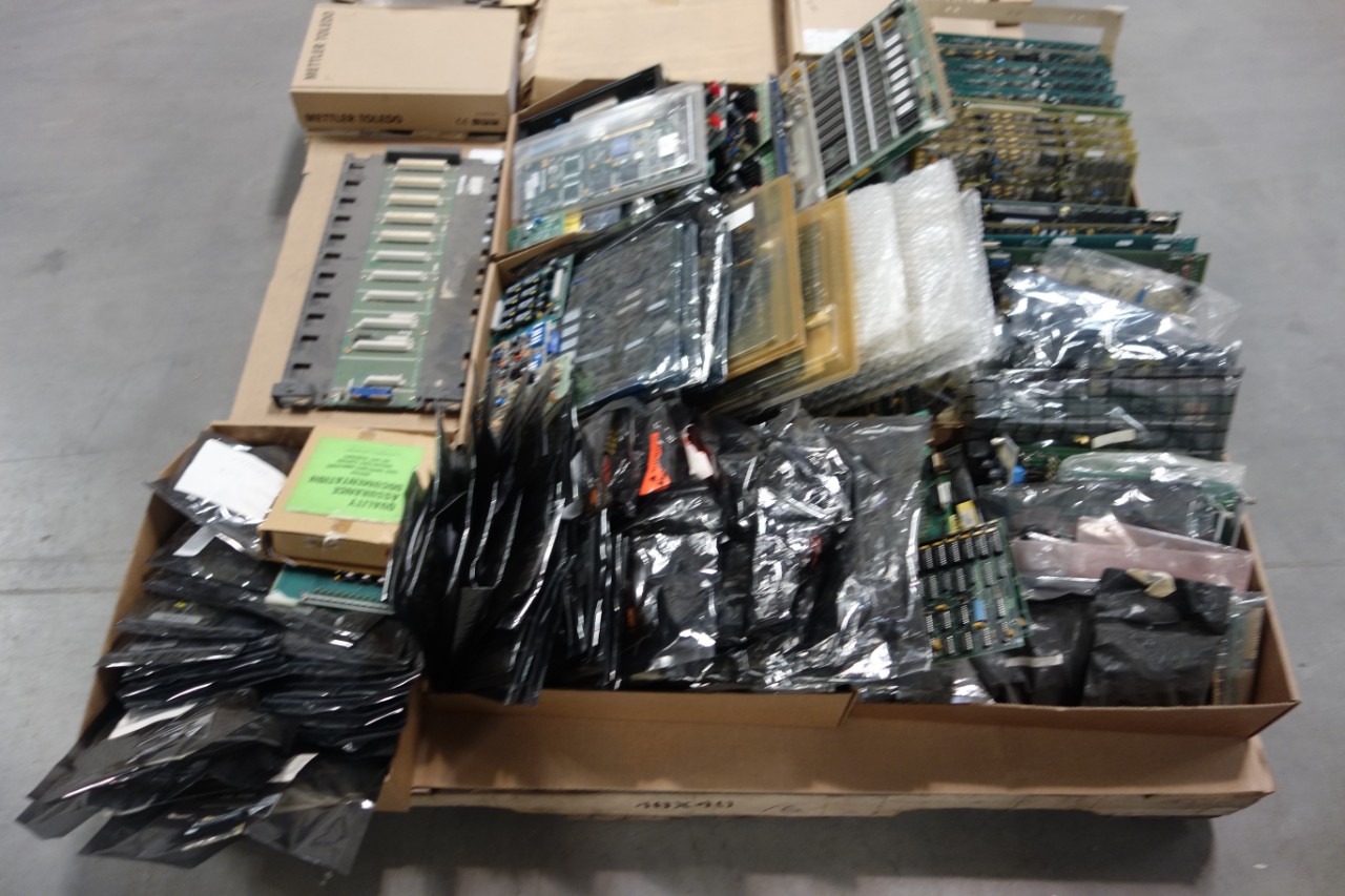 2 PALLETS OF ASSORTED PCB CIRCUIT BOARDS For Sale | Aucto
