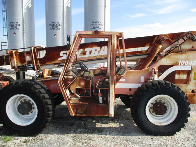 Skytrak Rough Terrain Forklift - Model B8400 For Sale | Aucto