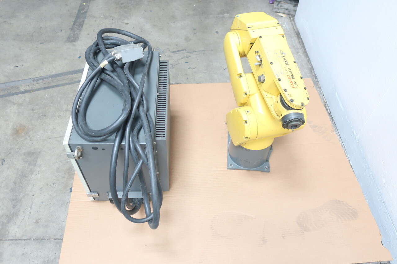FANUC A05B-2551-B160 A05B-1139-B204 LR MATE 200/C ROBOT AND CONTROLLER ...