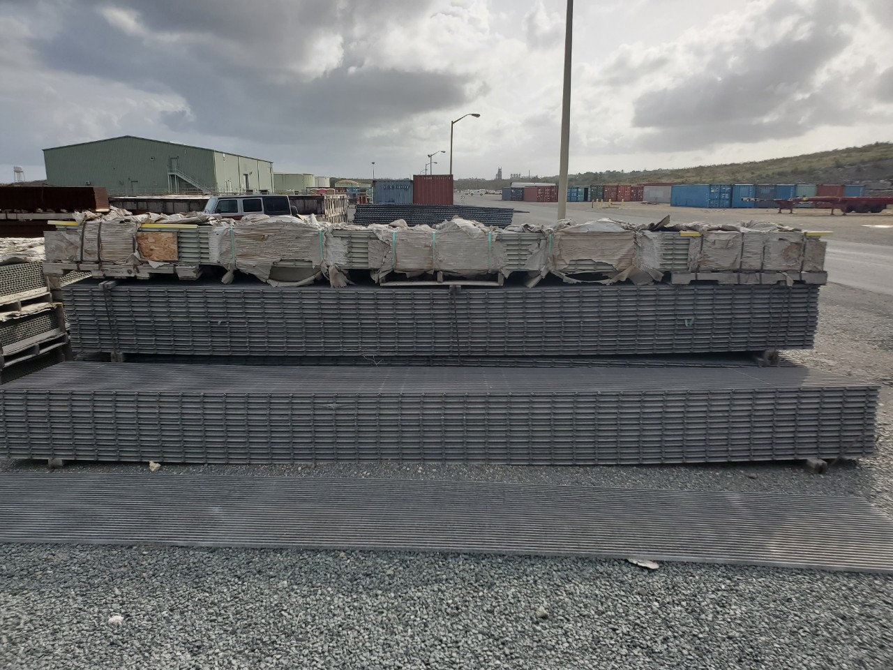 10 BUNDLES OF DURAGRID FIBRERGLASS GRATING 20FT X 3FT (3x 25 GRATING ...