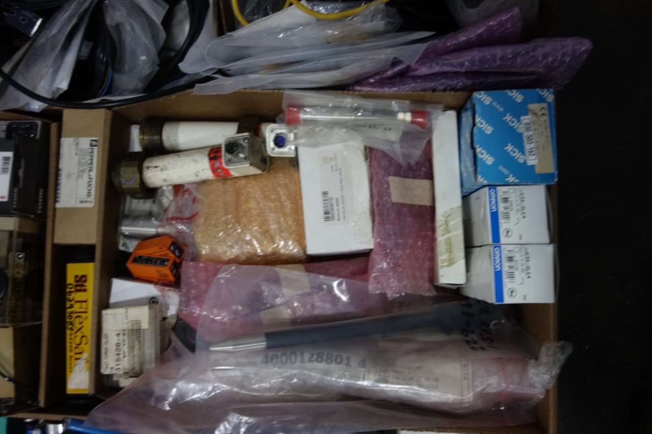 3 PALLETS OF ASSORTED SENSORS For Sale | Aucto