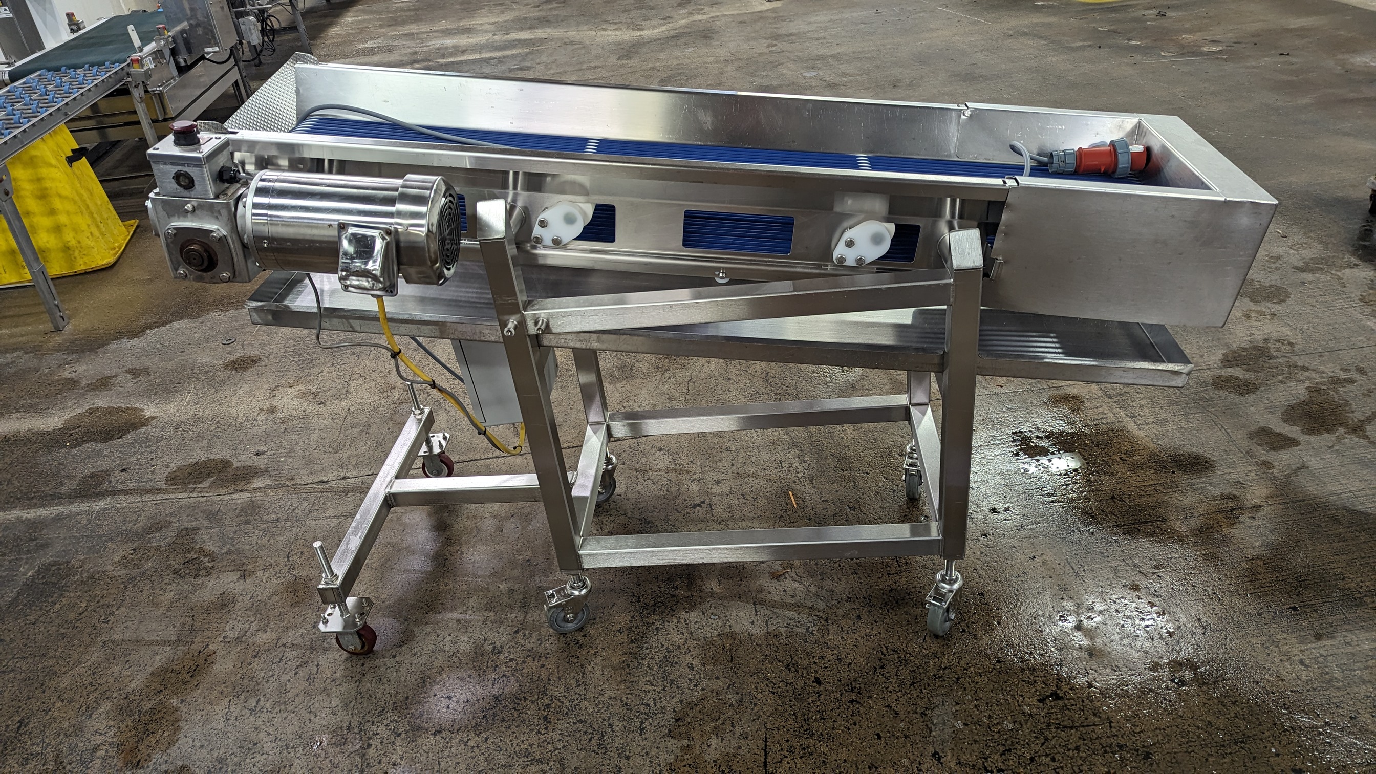 CONVEYOR 12"W X 68" L , 1 HP POWERFLEX DRIVE For Sale | Aucto