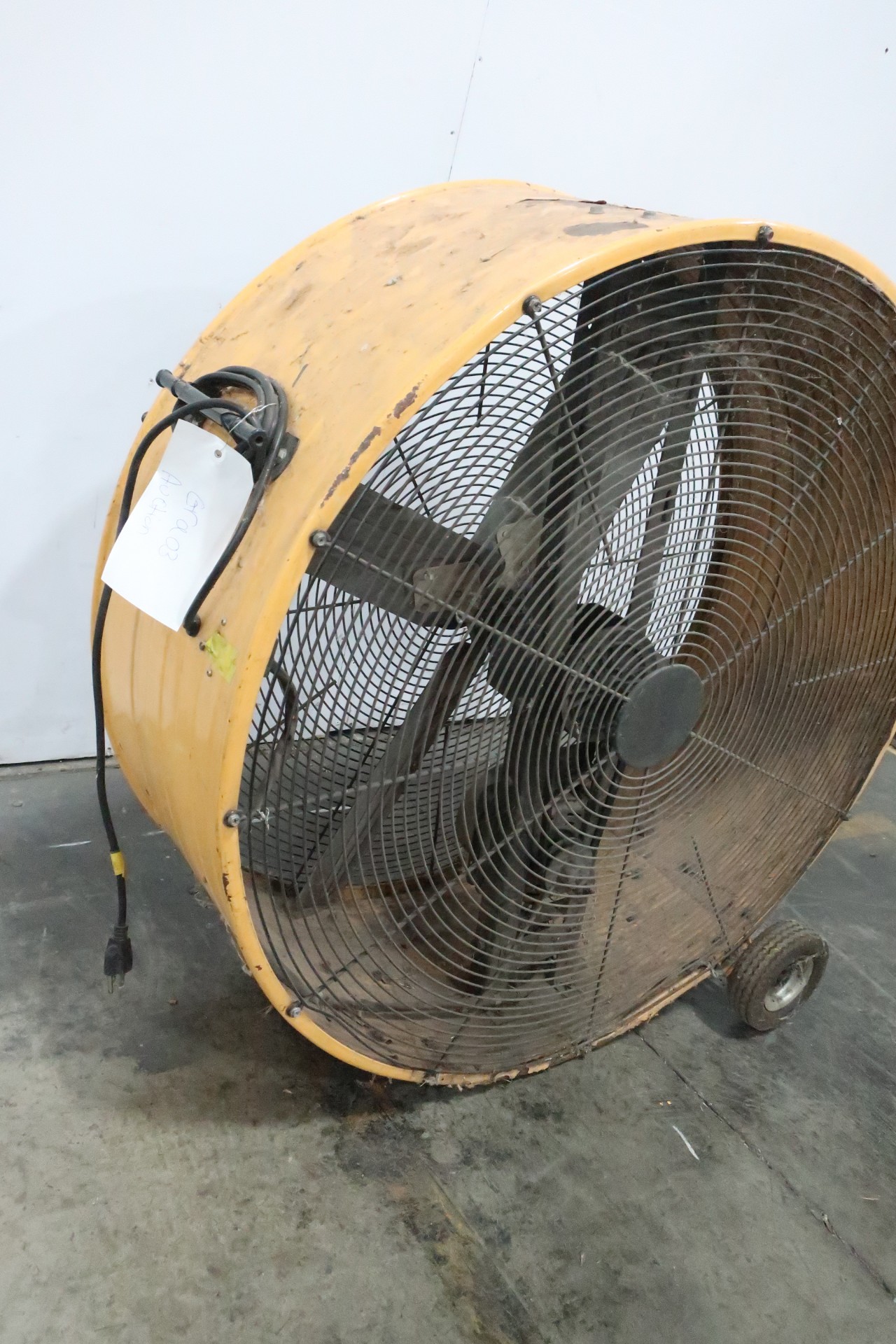2 UTILITY CARTS, INDUSTRIAL FAN AND ASSORTED HAND TOOLS. For Sale | Aucto
