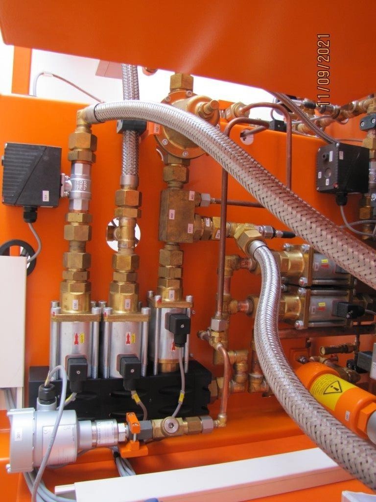 2014 Dilo SF6/CF4 mixing and Maintenance Unit Type: BZ863R01