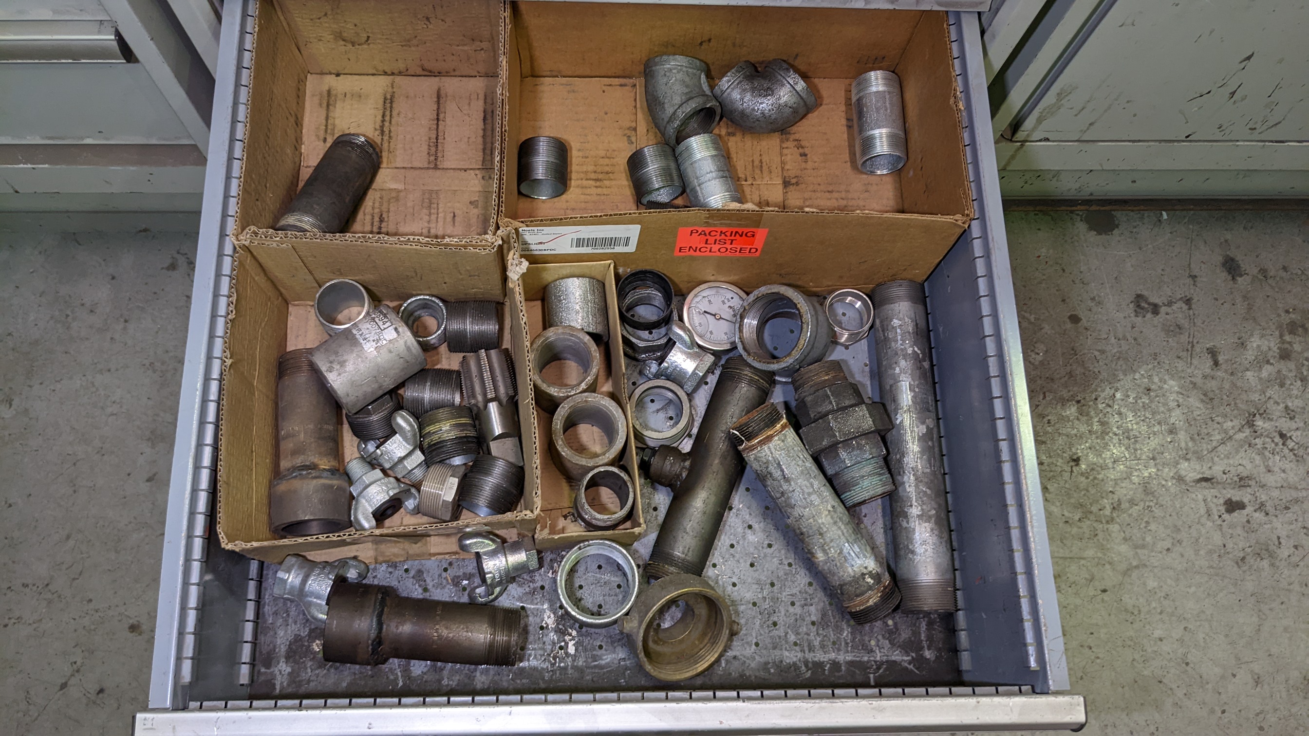 LISTA TOOL BOX WITH CONTENTS