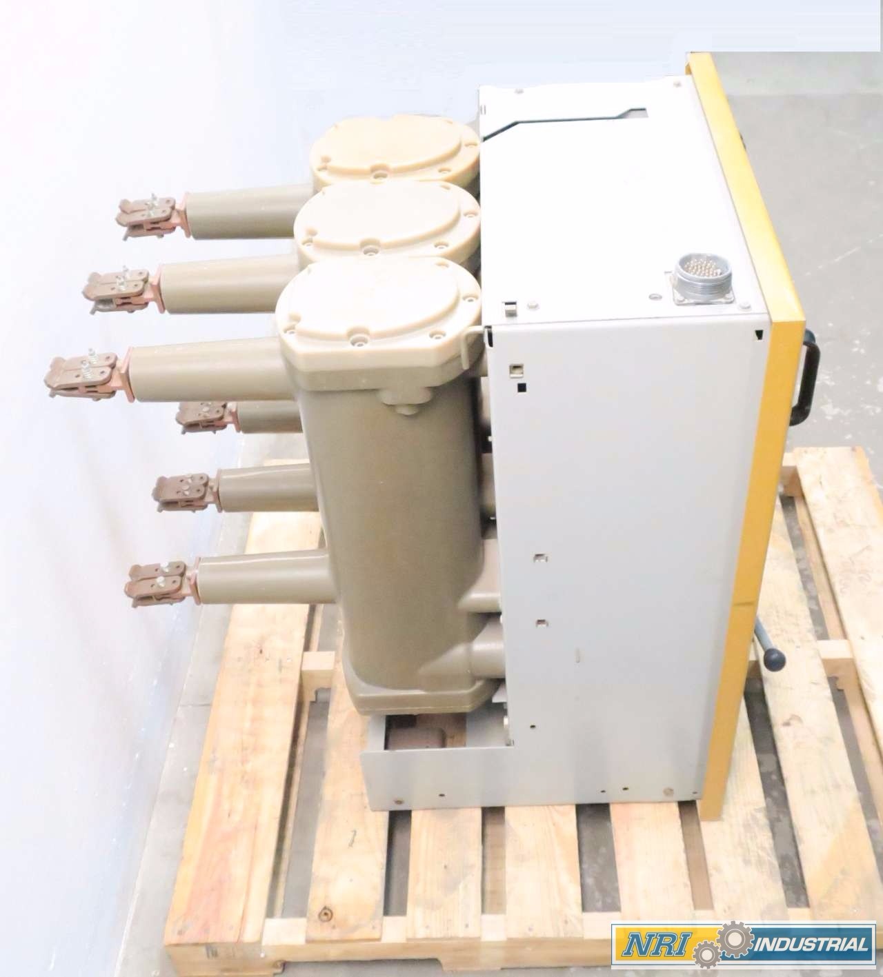 MERLIN GERIN FG 2 FLUARC CIRCUIT BREAKER SWITCHGEAR For Sale | Aucto
