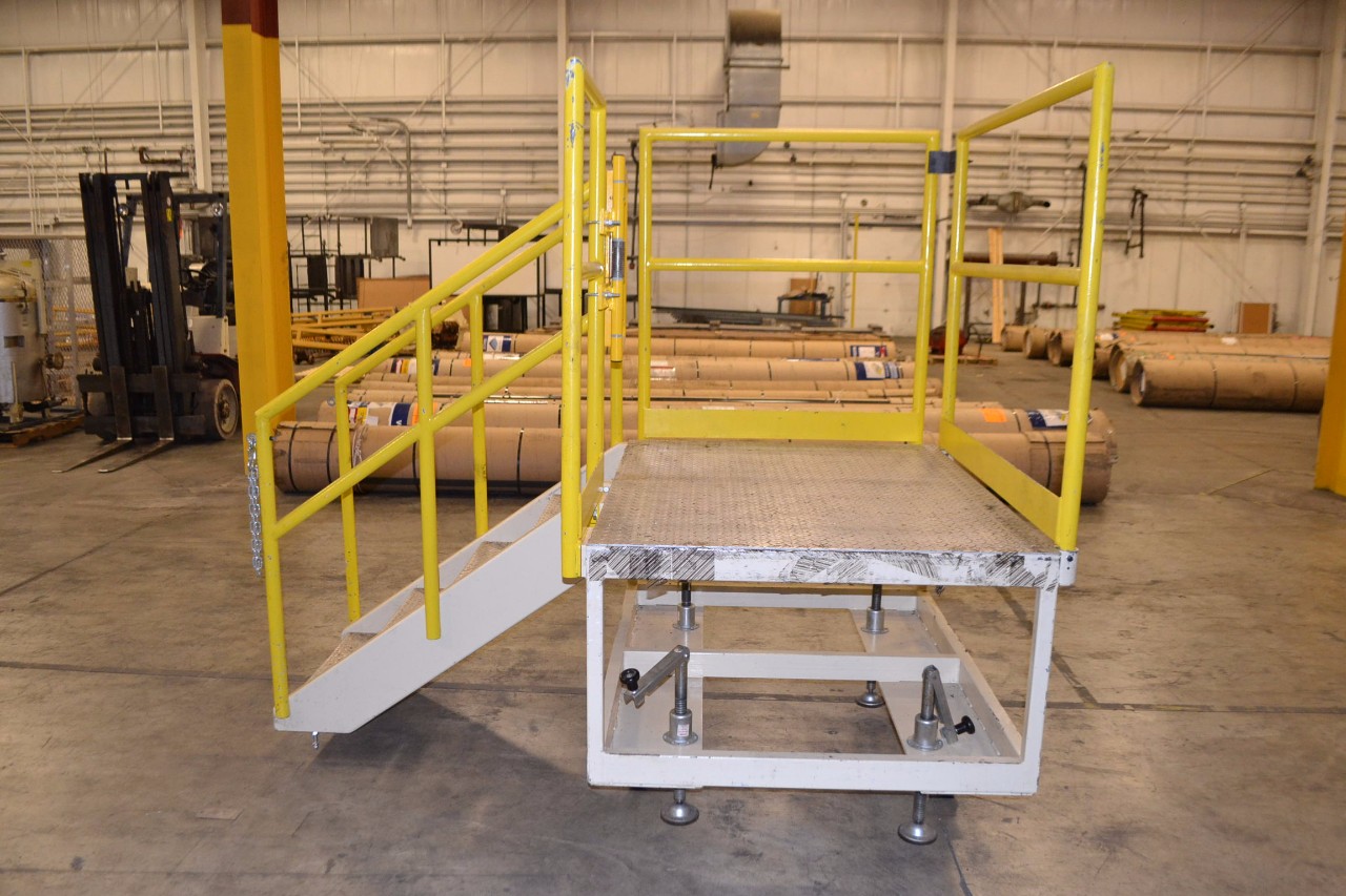 5 STEP ROLLING STAIRS AND PLATFORM