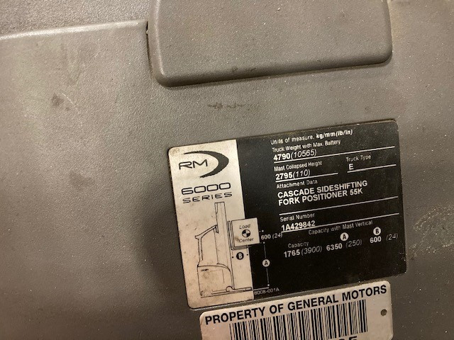 Crown RM6000 Reach Truck and battery charger For Sale | Aucto