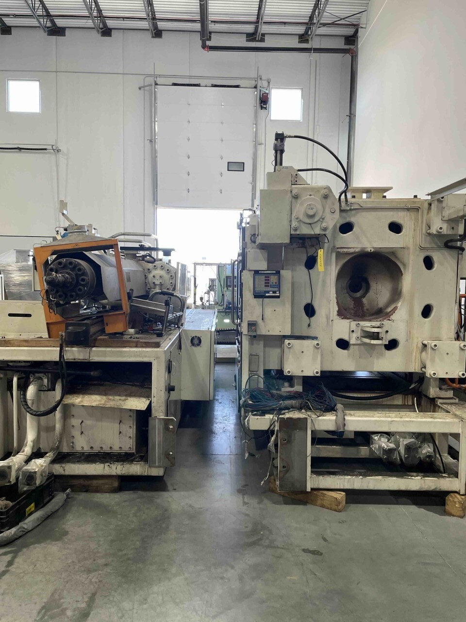 1999 Toshiba UBE 650 Ton Molding Machine For Sale | Aucto