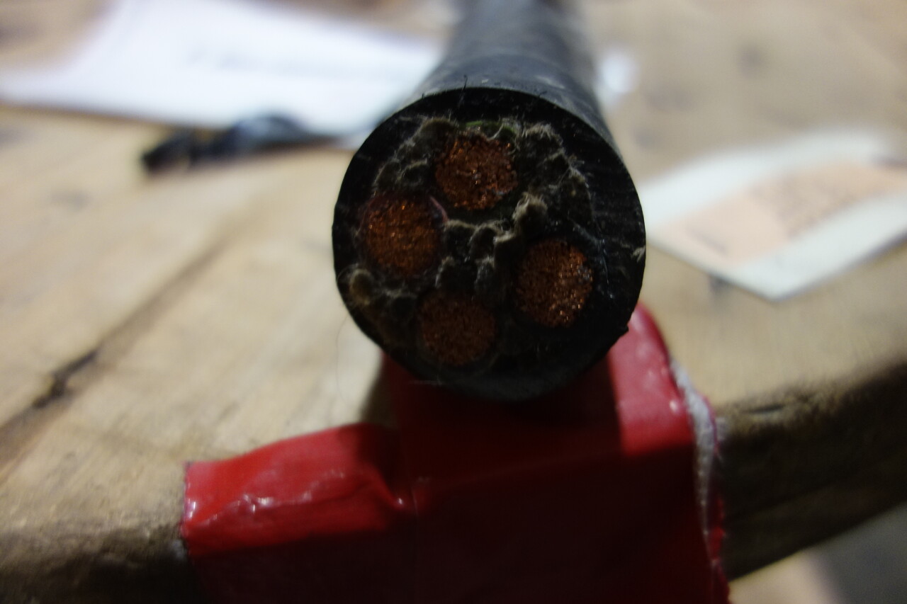 SPOOL OF PRIORITY WIRE W2/0-4C INSULATED WIRE For Sale | Aucto