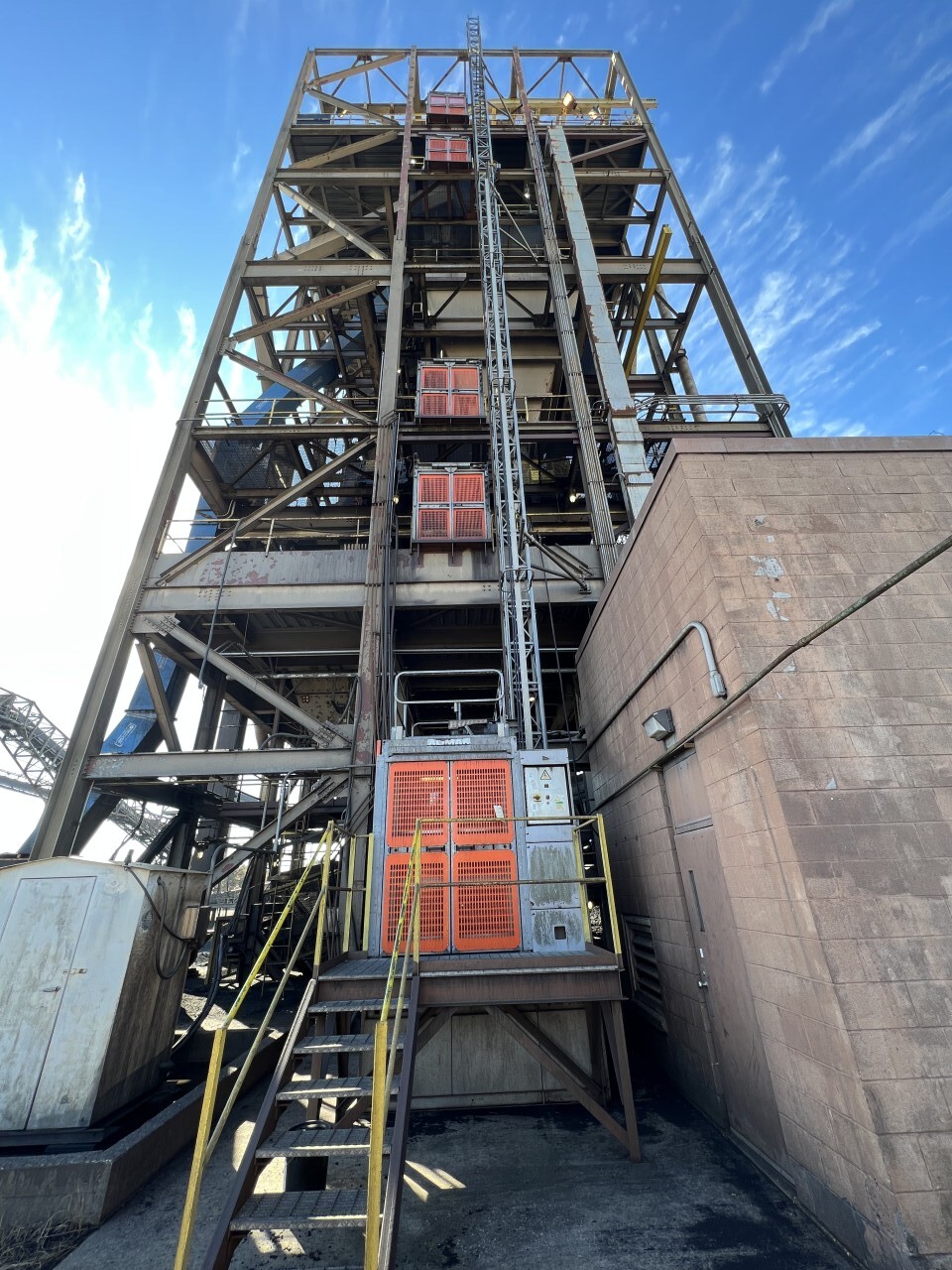 Alimak Scando 450 DOL SP construction hoist 4400lb