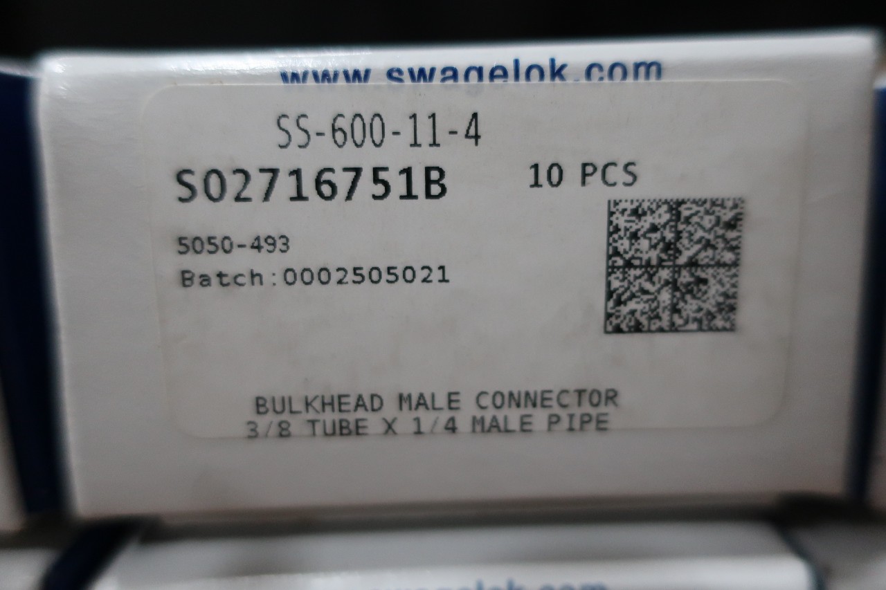 LOT OF ASSORTED SWAGELOK FITTINGS