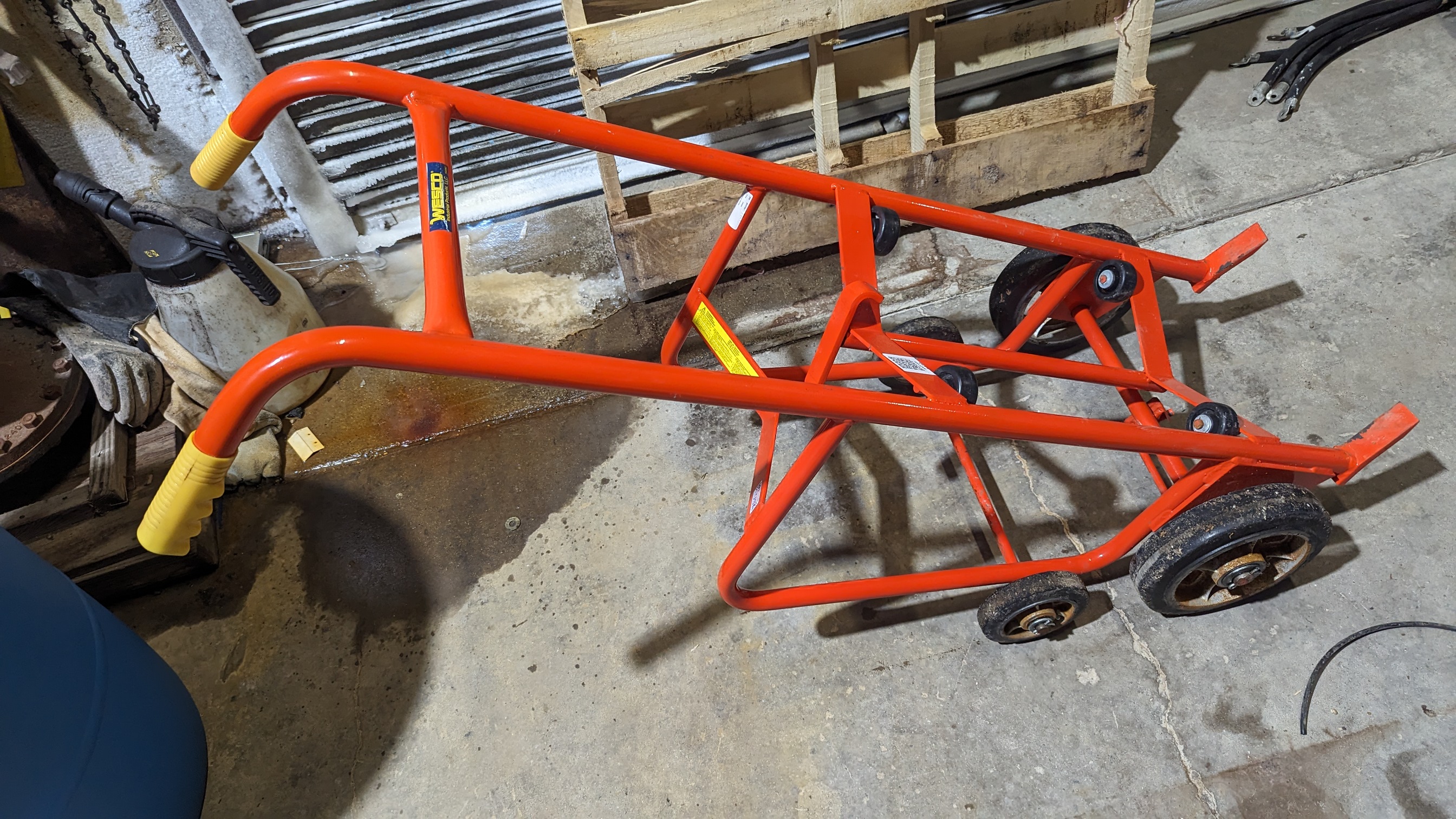 Wesco 240005 1,000 lb Barrel Cart For Sale | Aucto
