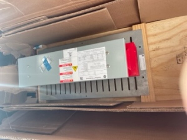 GE Panelboard Series Circuit Breakers and Front Kits for Power Panelboards