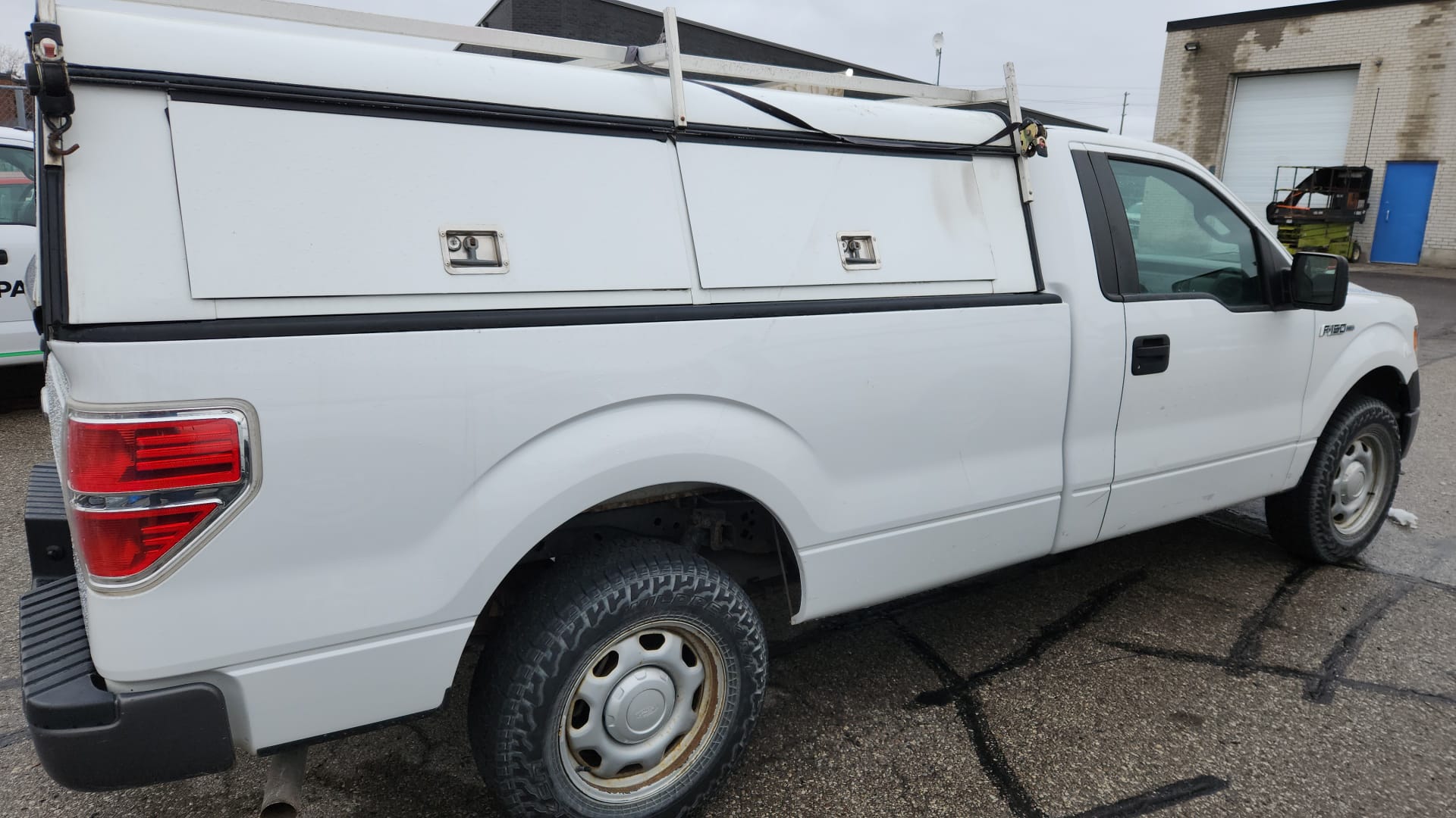 2014 FORD F150 4X2 XLT REG. CAB PICKUP TRUCK WITH TOPPER For Sale | Aucto