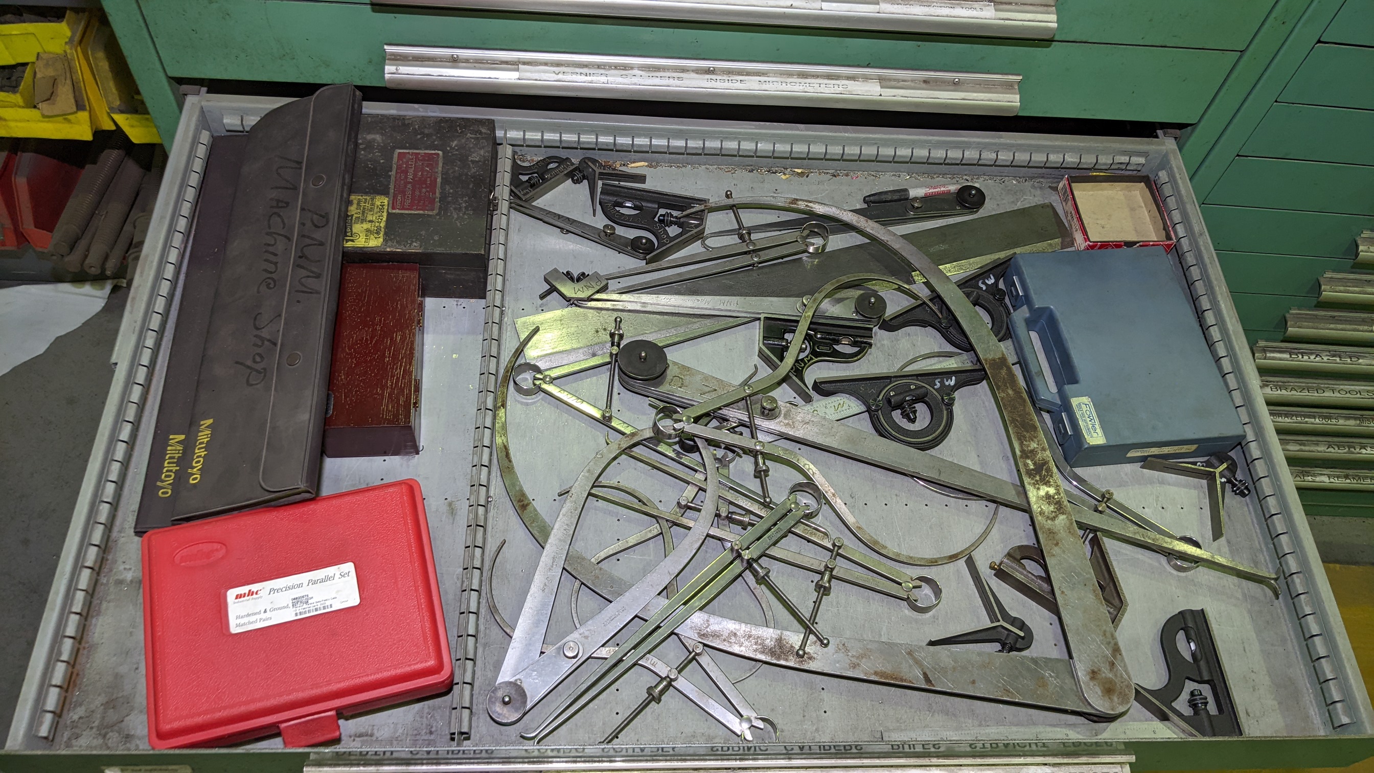 RACK ENGINEERING COMPANY 8 DRAWER TOOL CHEST WITH CONTENTS