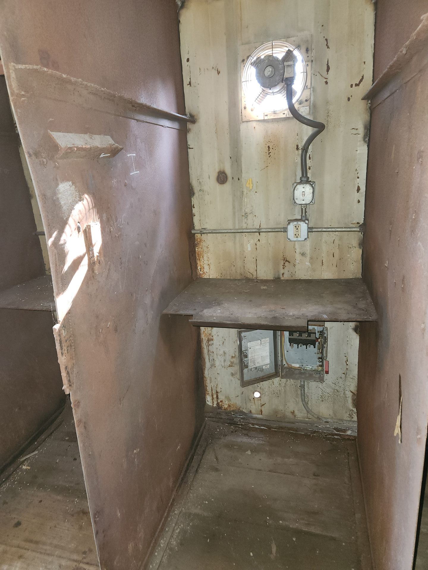 20' CONNEX WITH 4 WELD TEST BOOTHS For Sale | Aucto