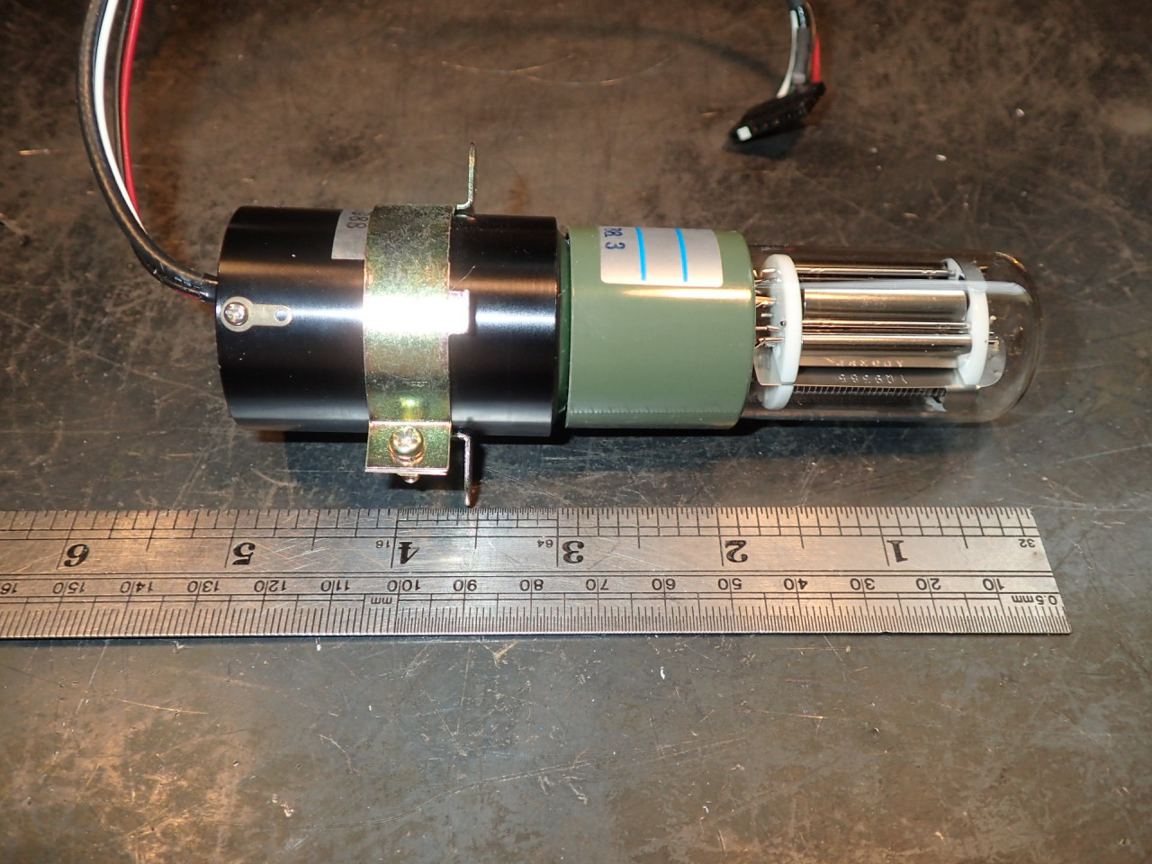 Hamamatsu R928 Photomultiplier Tube with 11-Pin Socket Base For Sale ...