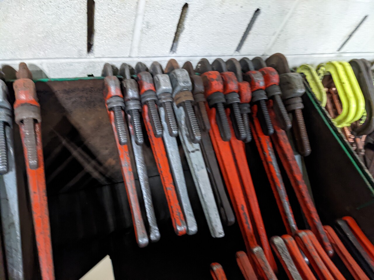 LOT OF ASSORTED PIPE WRENCHES For Sale | Aucto