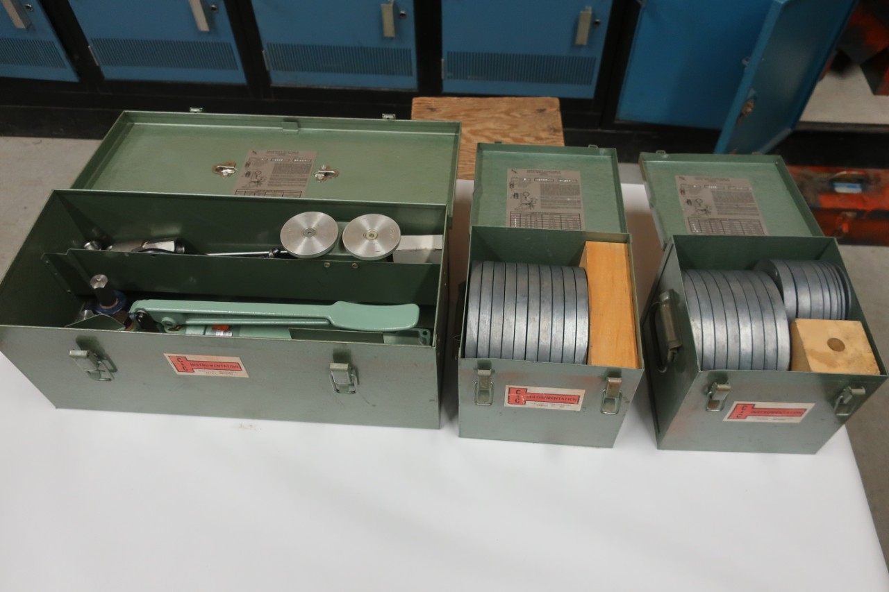 ASHCROFT 1305B PORTABLE DEAD WEIGHT TESTER W/ WEIGHTS