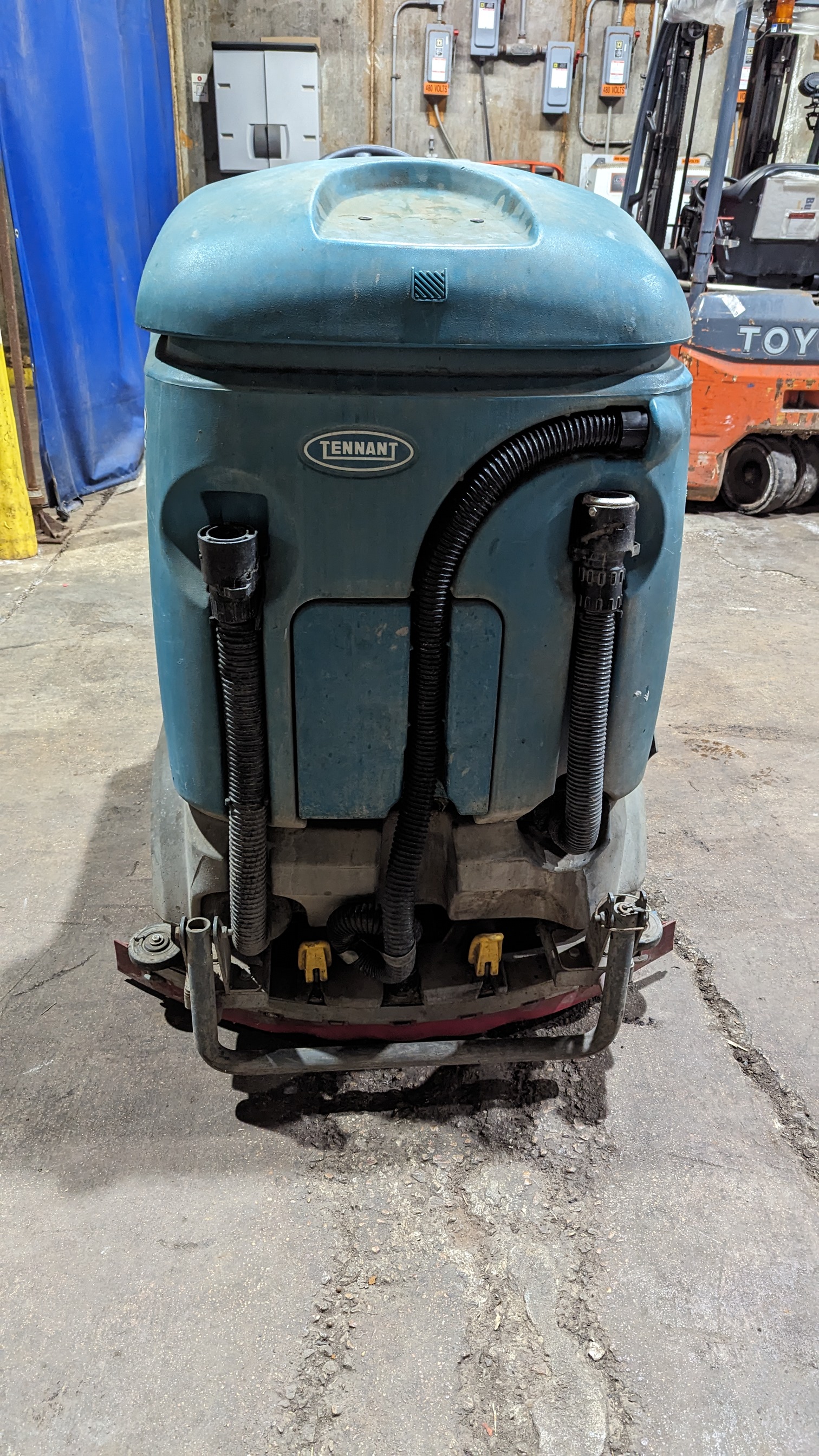 TENNANT T12 ELECTRIC FLOOR CLEANER For Sale | Aucto