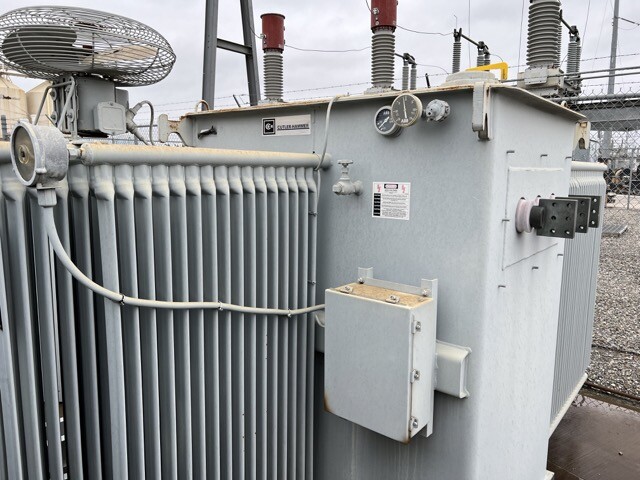 1998 Cutler Hammer Three Phase RSL Oil Insulated Unit Substation ...