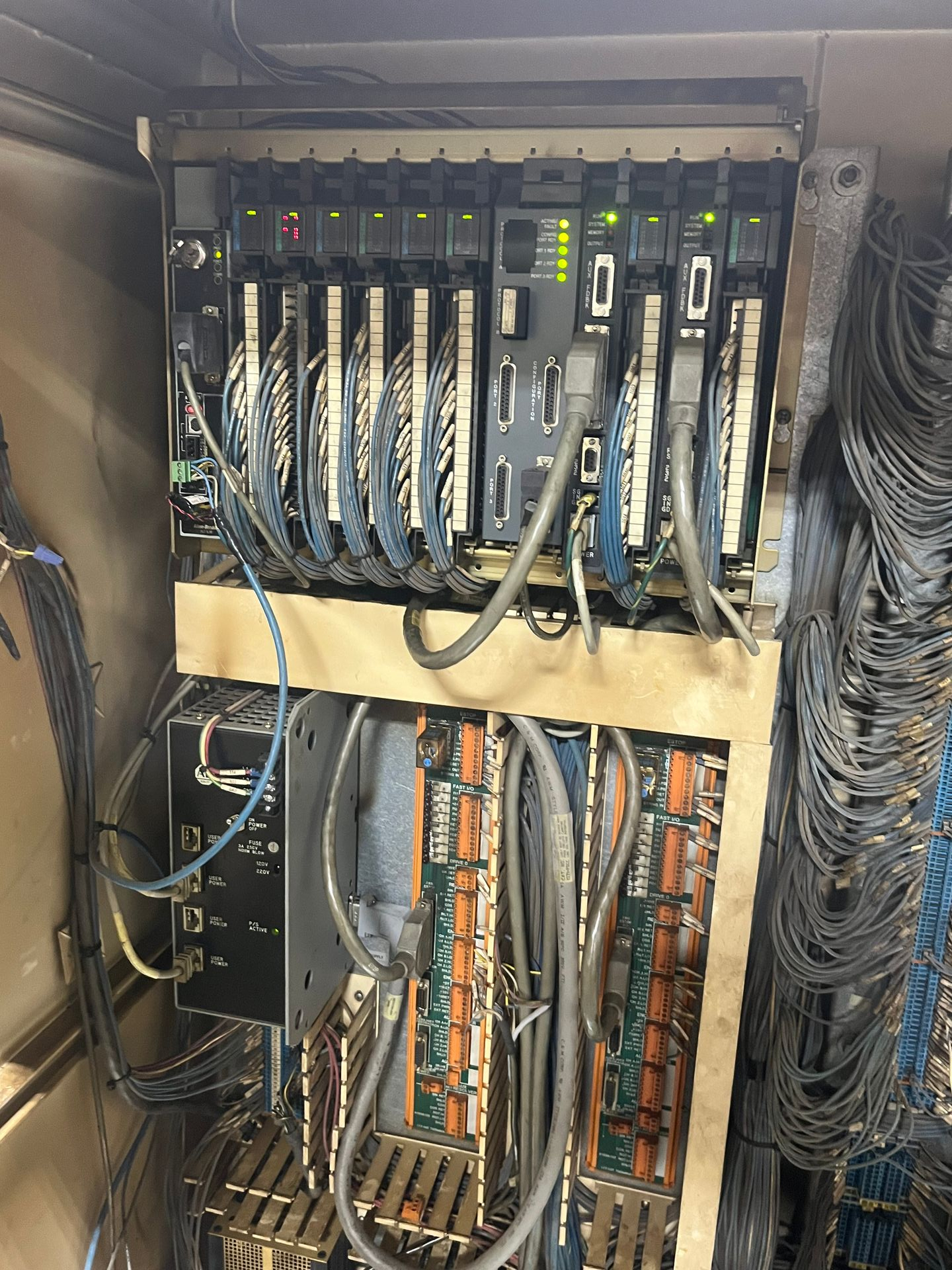 1995 Cincinnati Milacron Cincron Automated Pallet Cell w/32 Park Stands