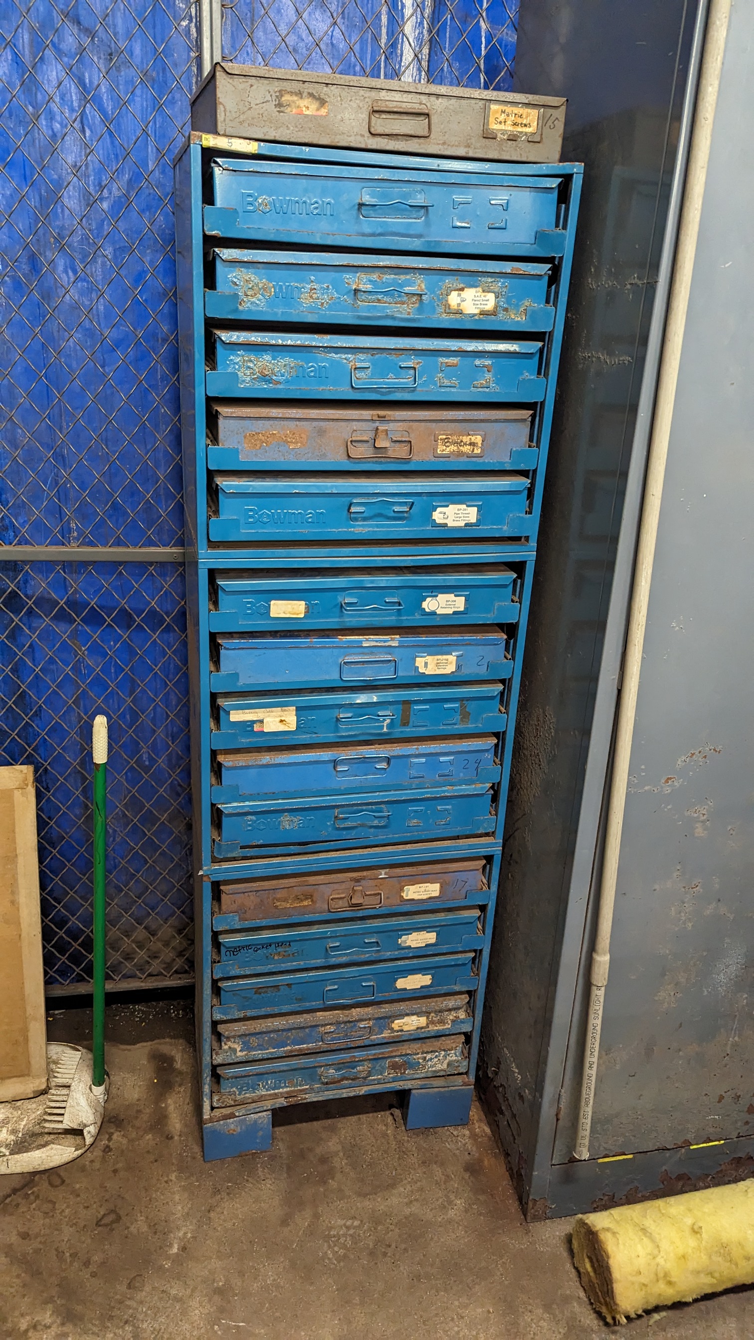 Bowman 15-Drawer Storage Bin w/ Nuts, Bolts, Pins For Sale | Aucto