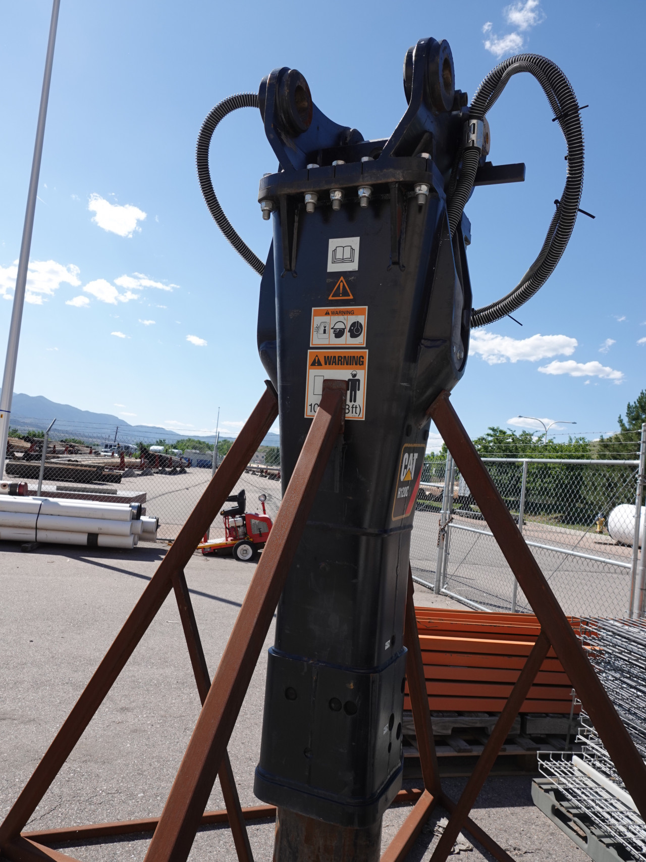 Caterpillar H120Cs Hydraulic Hammer w/Stand (Never Used) For Sale | Aucto