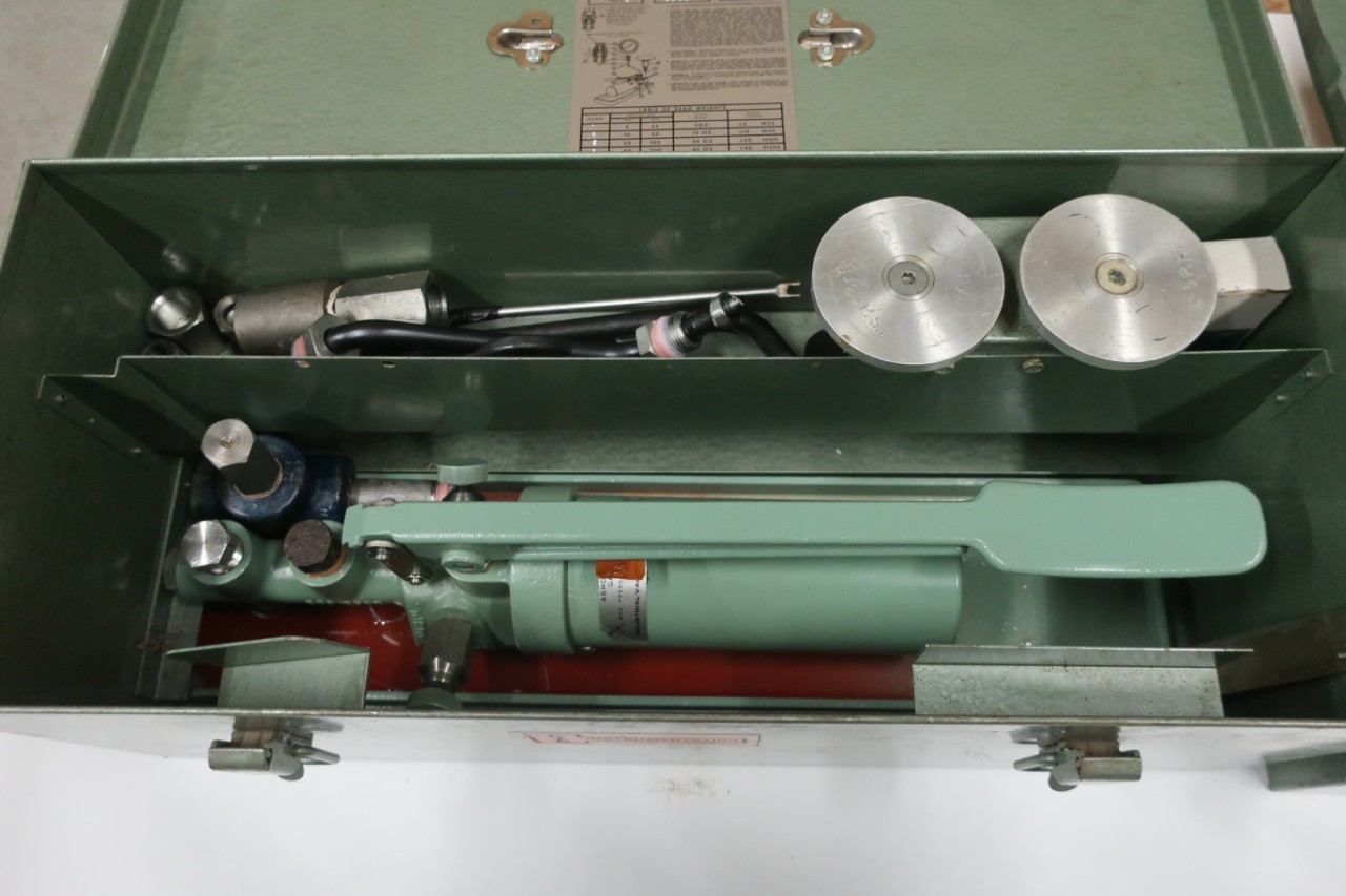 ASHCROFT 1305B PORTABLE DEAD WEIGHT TESTER W/ WEIGHTS