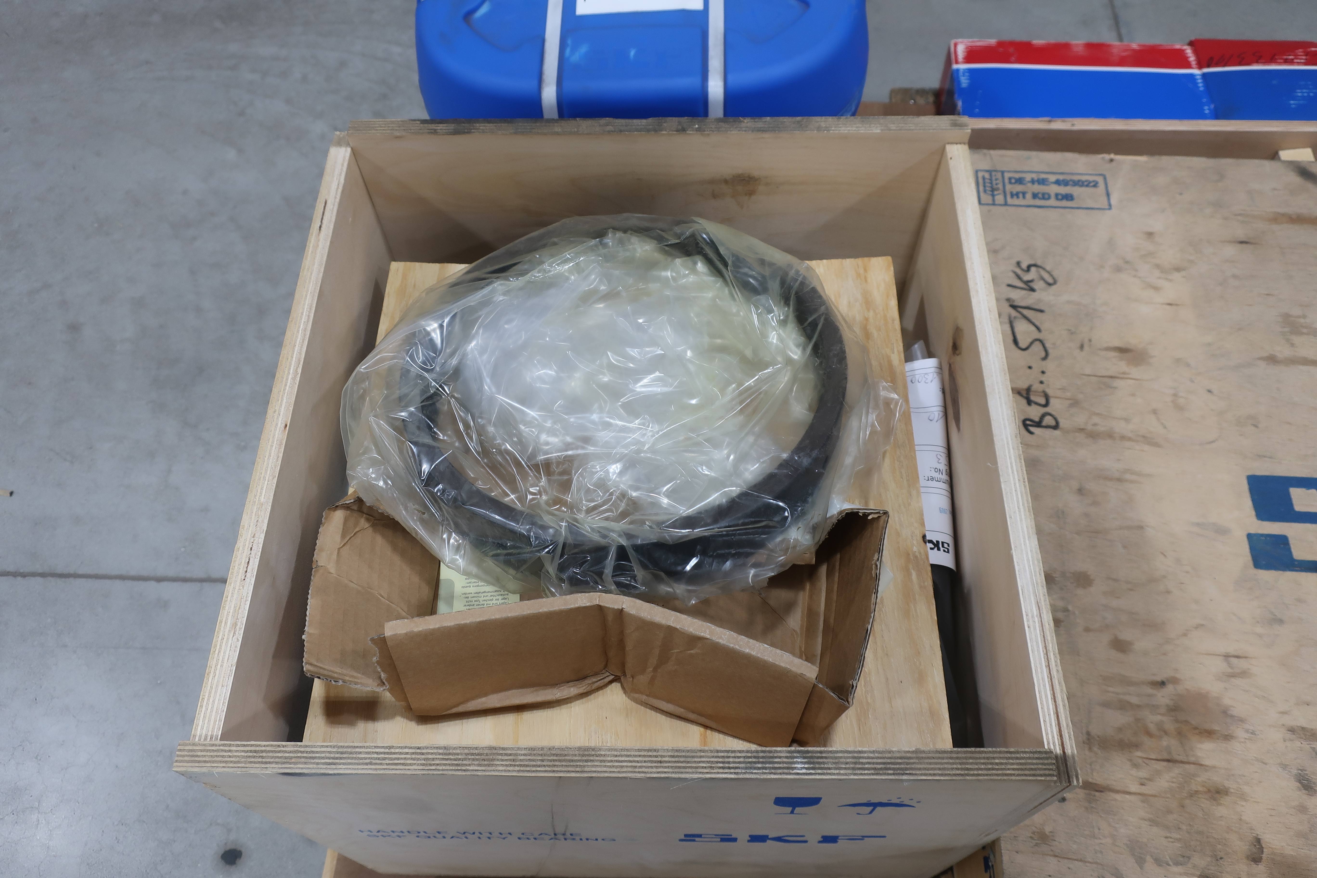 SKU 1738661 - PALLET OF ASSORTED SKF ROLLER BEARINGS For Sale | Aucto