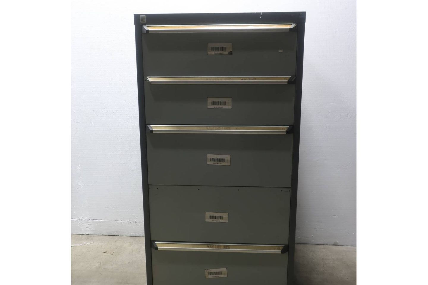 LOT OF 29 ASSORTED ROUSSEAU CABINETS For Sale | Aucto