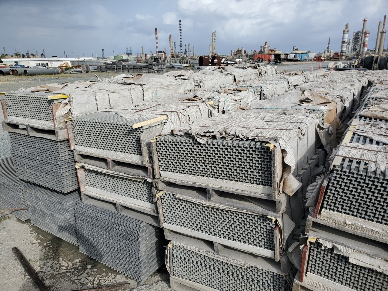 10 BUNDLES OF DURAGRID FIBRERGLASS GRATING 20FT X 3FT (3x 25 GRATING ...