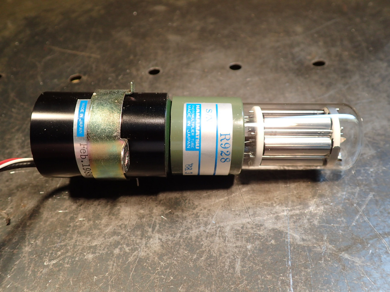 Hamamatsu R928 Photomultiplier Tube with 11-Pin Socket Base For Sale ...