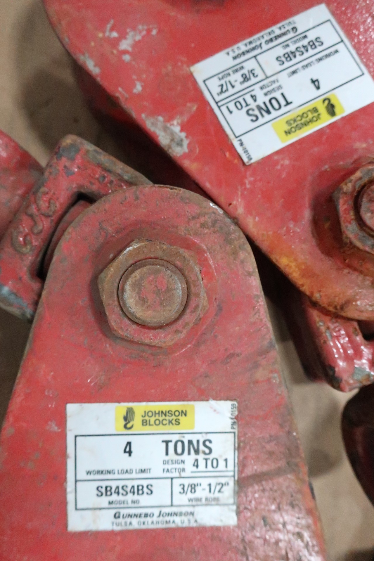 PALLET OF ASSORTED HOISTING PARTS AND BEAM CLAMPS