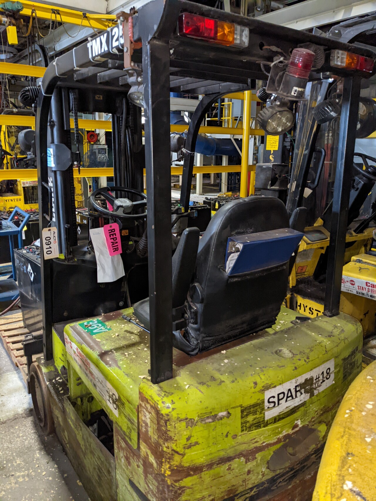CLARK TMX25 5,000-LB. CAPACITY, ELECTRIC FORKLIFT For Sale | Aucto