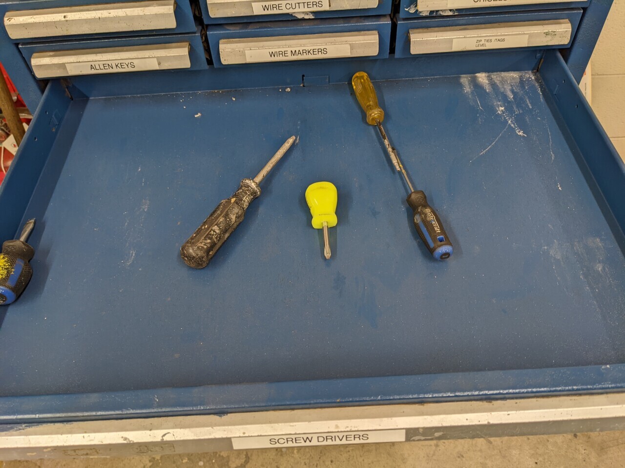 18 DRAWER ROLLING TOOL CABINET WITH CONTENTS, ASSORTED TOOLS, WRENCHES ...