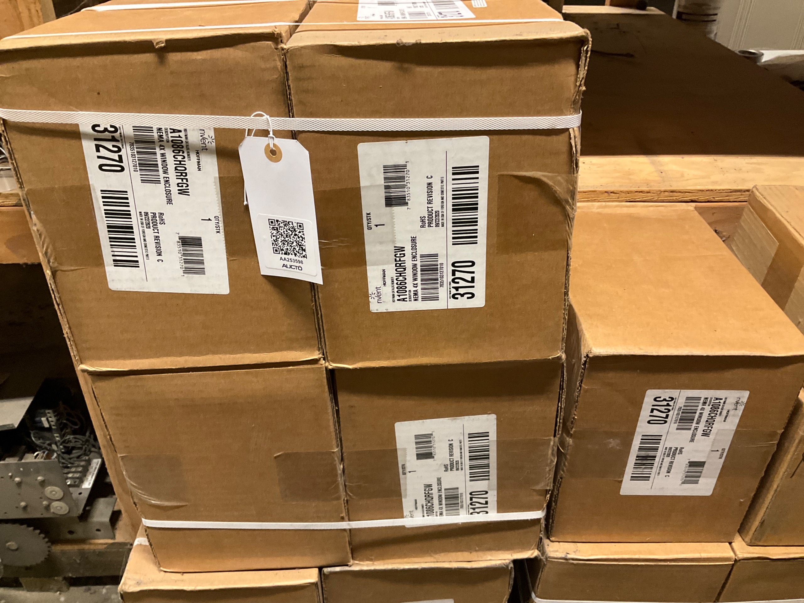 BULK QTY OF SWING-OUT PANEL KITS AND WINDOW ENCLOSURES For Sale | Aucto
