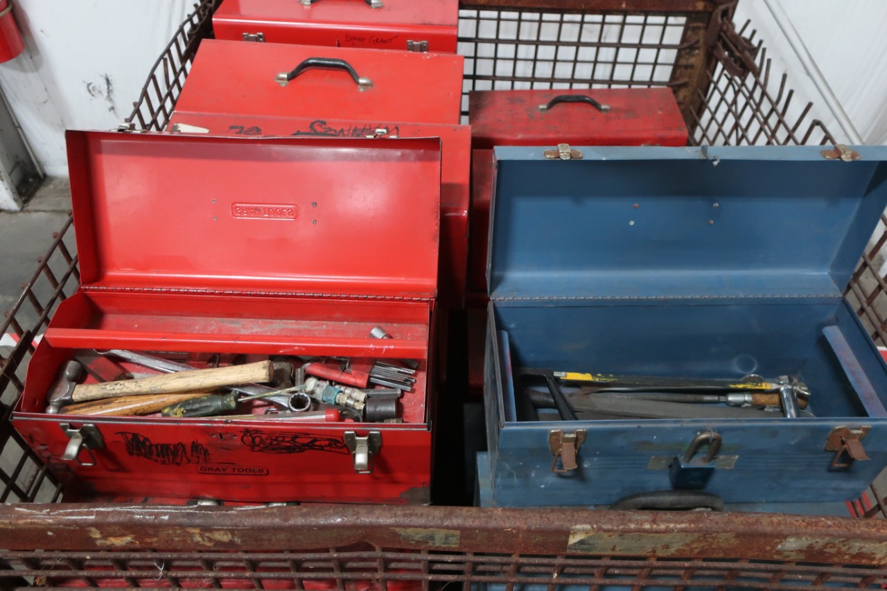 LOT OF ASSORTED HAND-CARRY TOOL BOXES AND TOOLS For Sale | Aucto