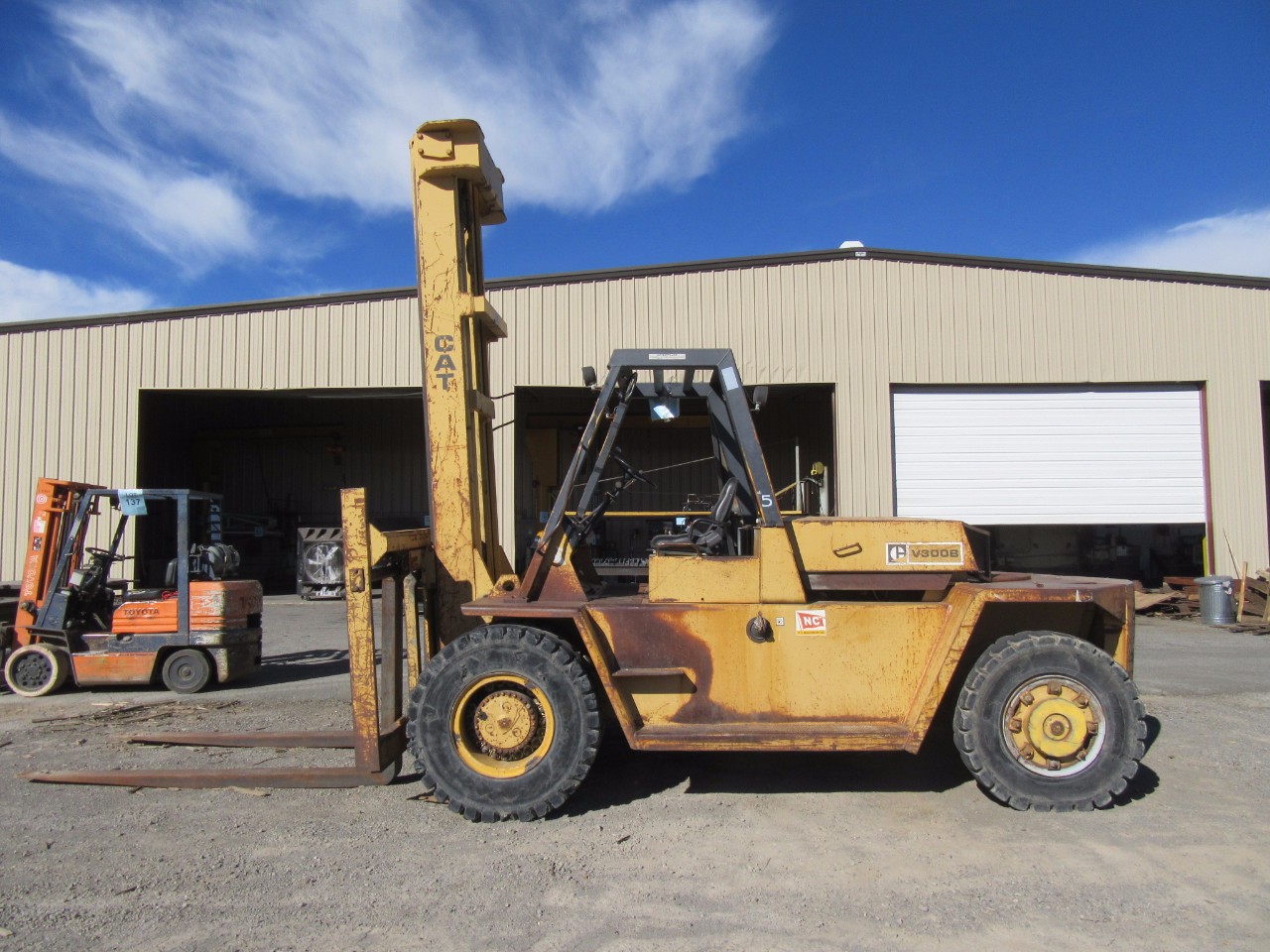 CATERPILLAR V300B DIESEL FORKLIFT
