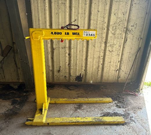 M&W 4,000 LB CAPACITY PALLET LIFTER DEVICE