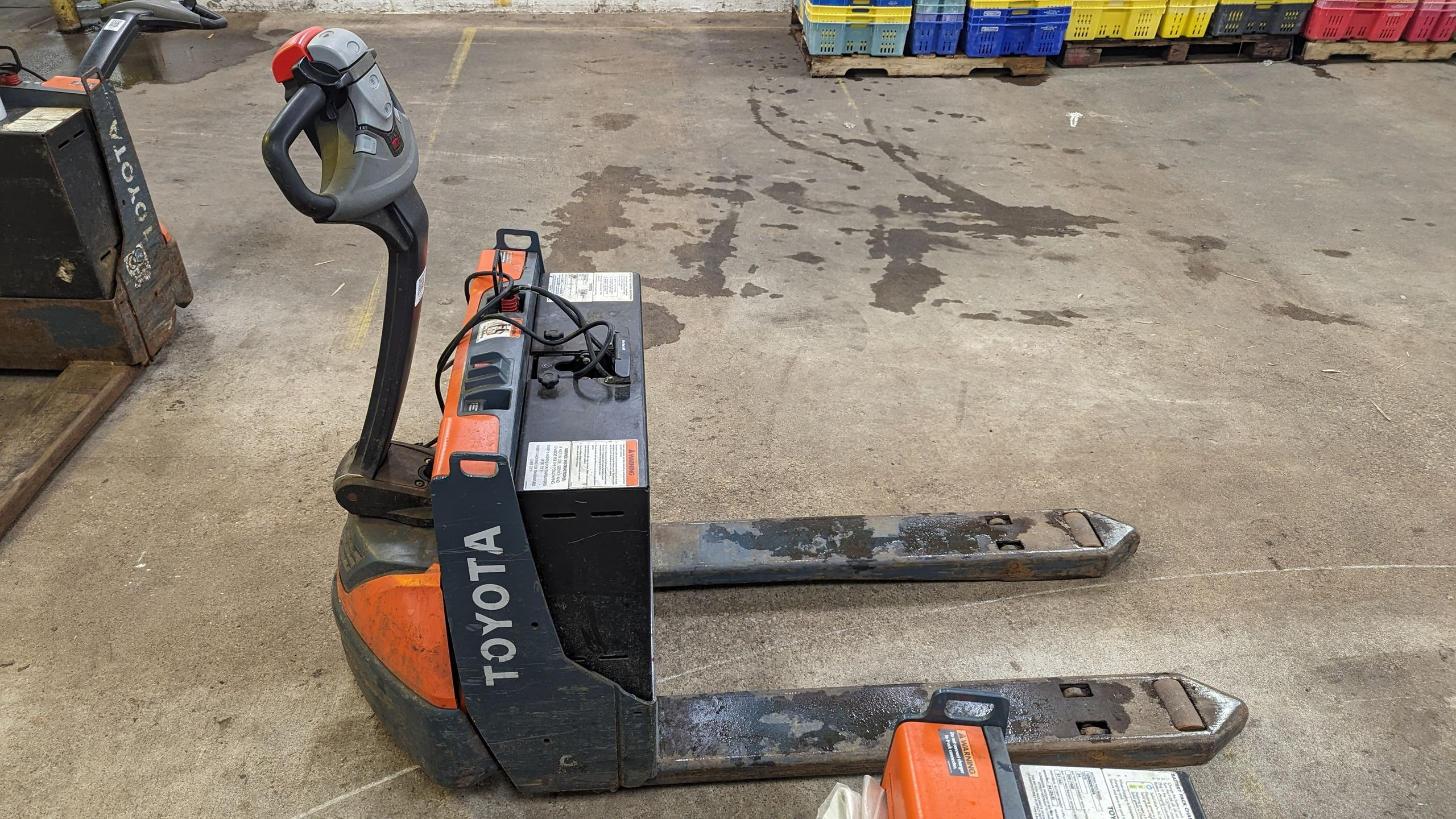 Toyota 8HBW23 24V Electric Pallet Jack