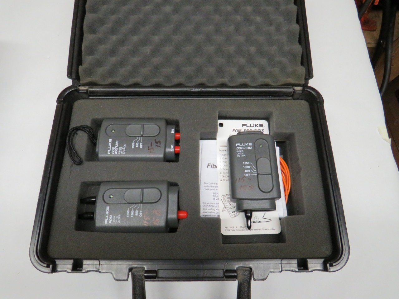 FLUKE FIBER TEST ACCESSORY, W/ FLUKE FOS 850/1300 FIBER OPTIC SOURCE ...