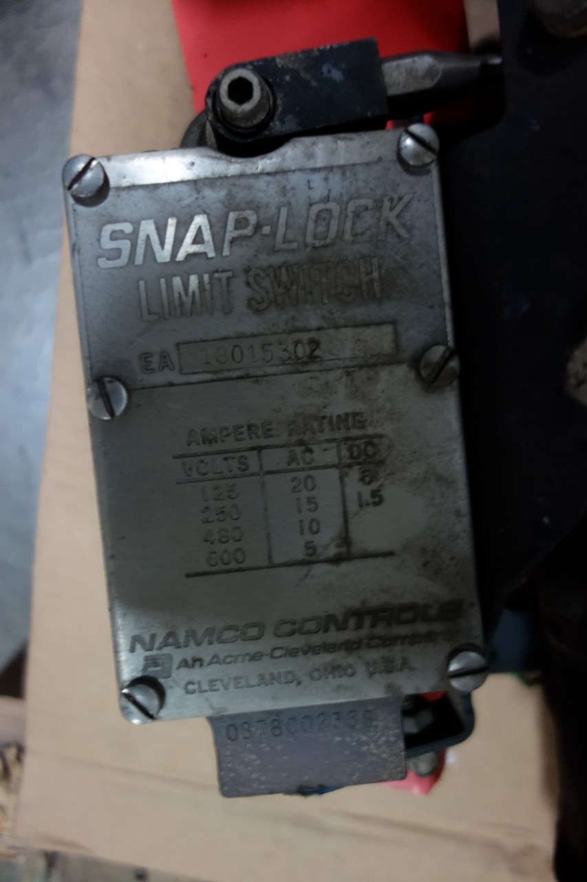 2 PALLETS OF ASSORTED VALVES AND VALVE ACCESSORIES For Sale | Aucto