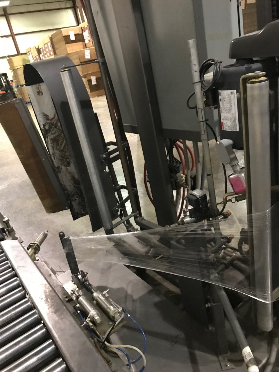 Fully Automatic Stretch wrapper with 15 ft powered infeed & rollers