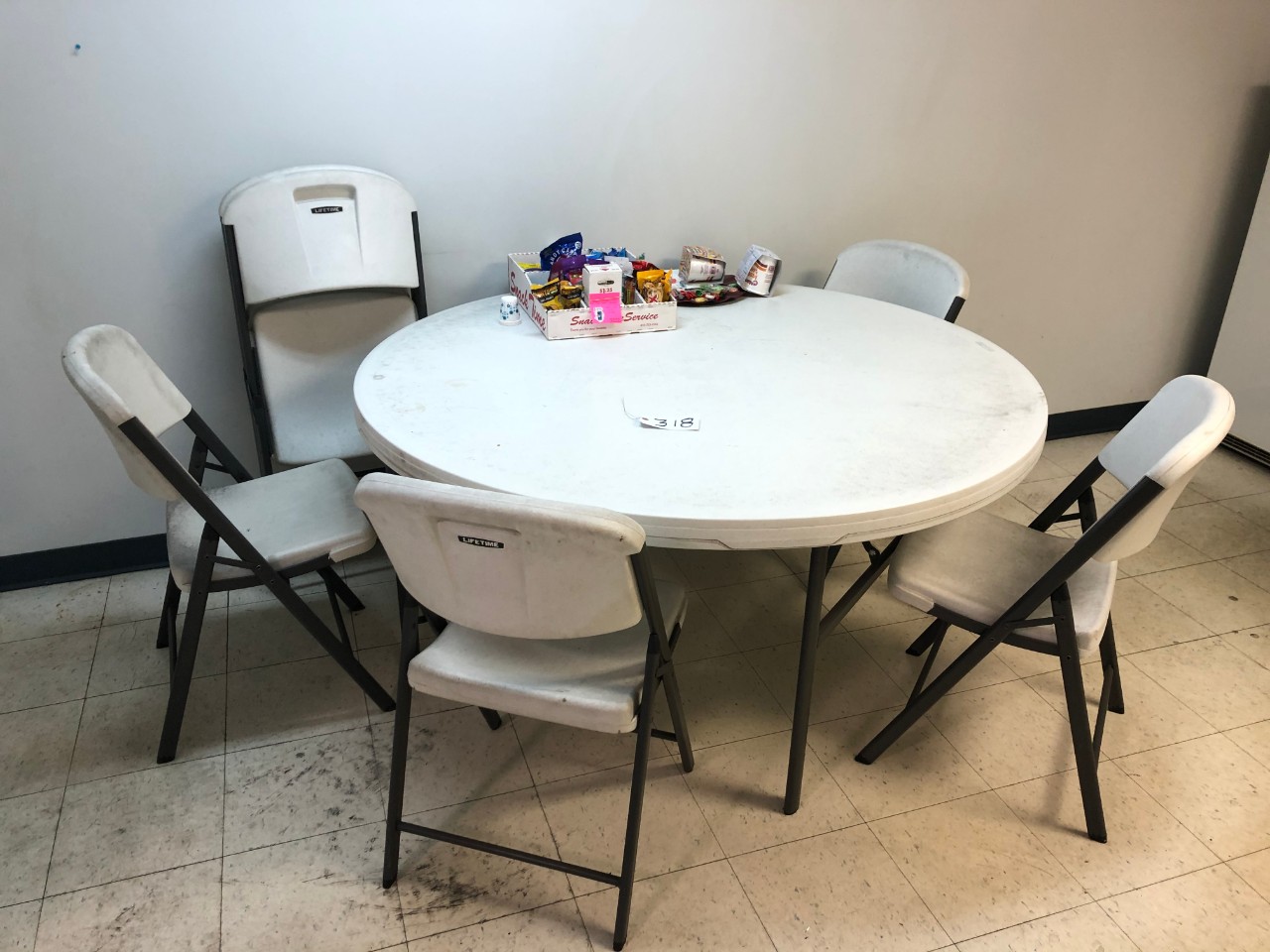 5' Round Lifetime Table & 6 Chairs