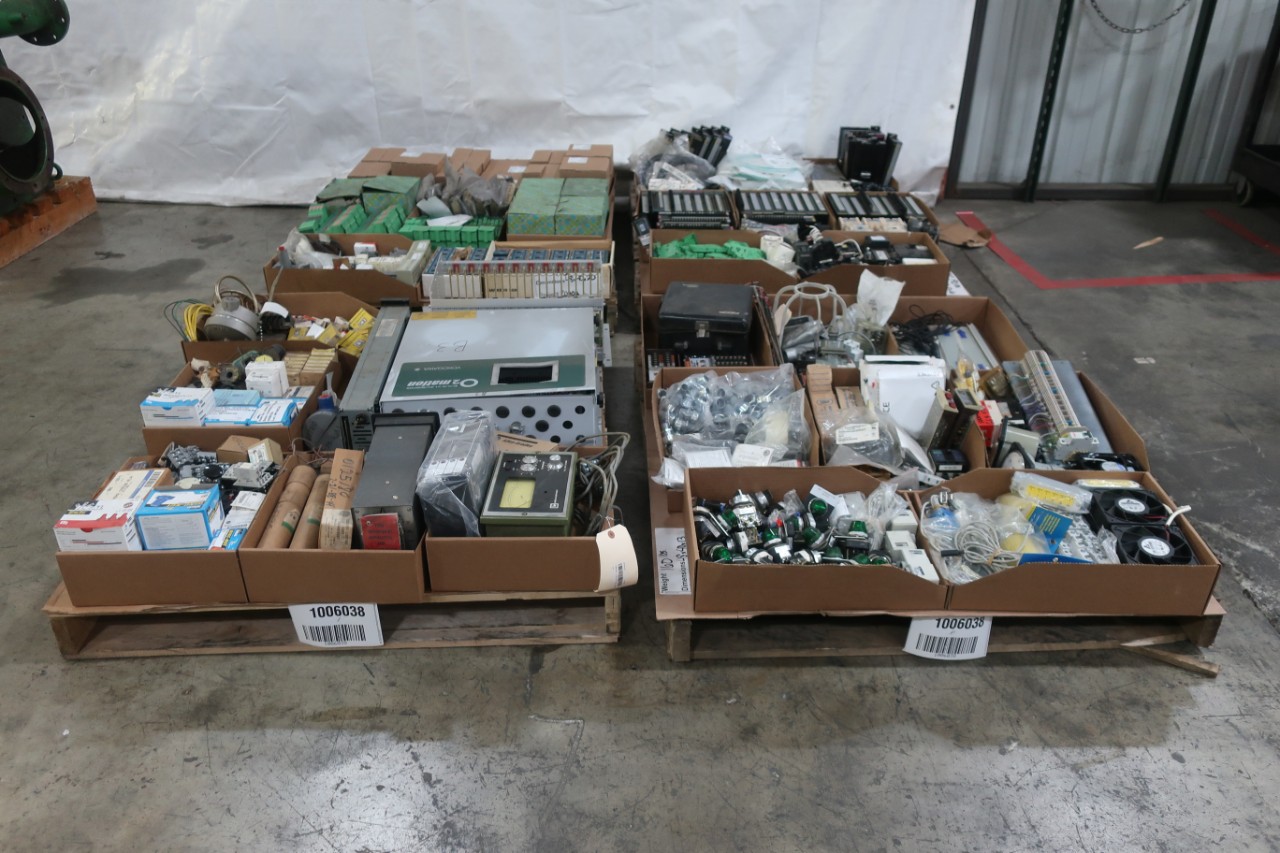 4 PALLETS OF ASSORTED ELECTRICAL COMPONENTS AND HARDWARE For Sale | Aucto