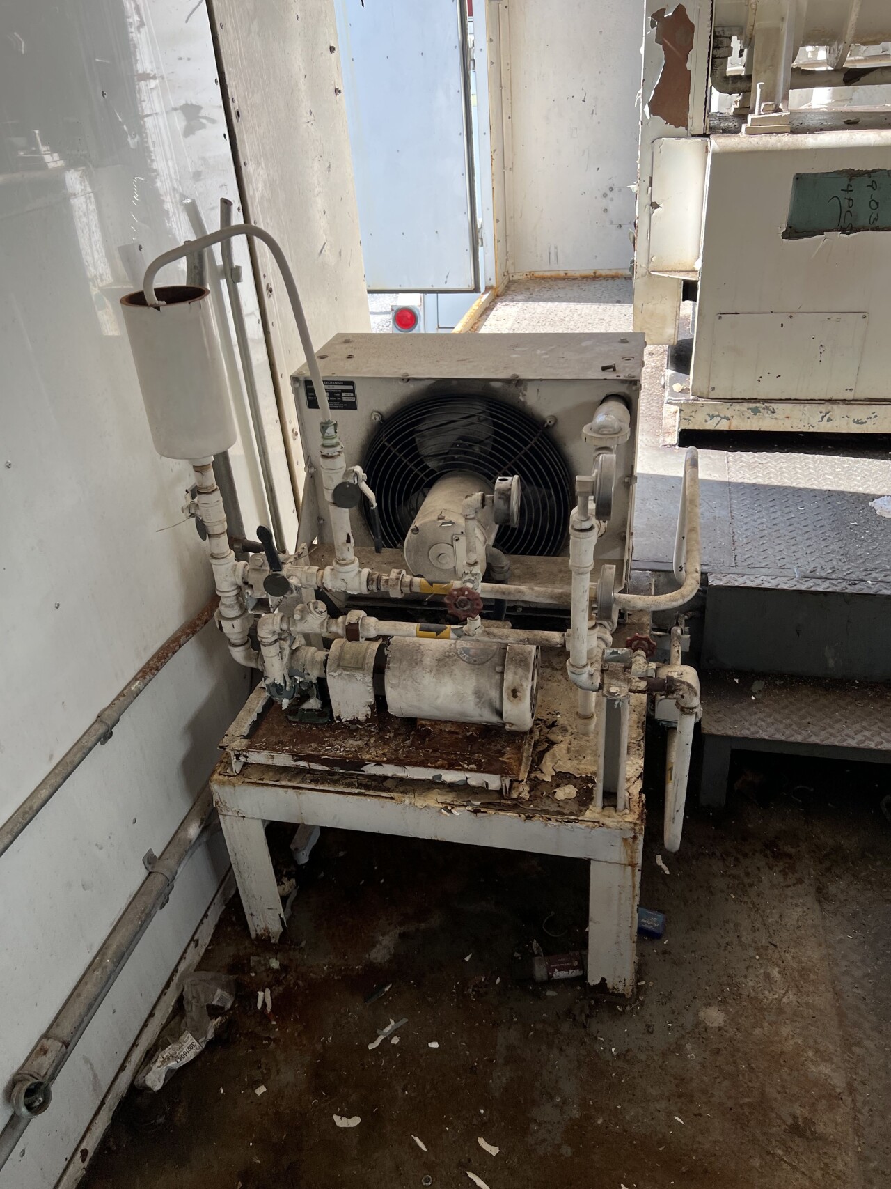 1969 25' Van Trailer With Roots Rotary Lobe Vaccum Pump Designation 1016 RGS-H.V. 32197 Serial ...