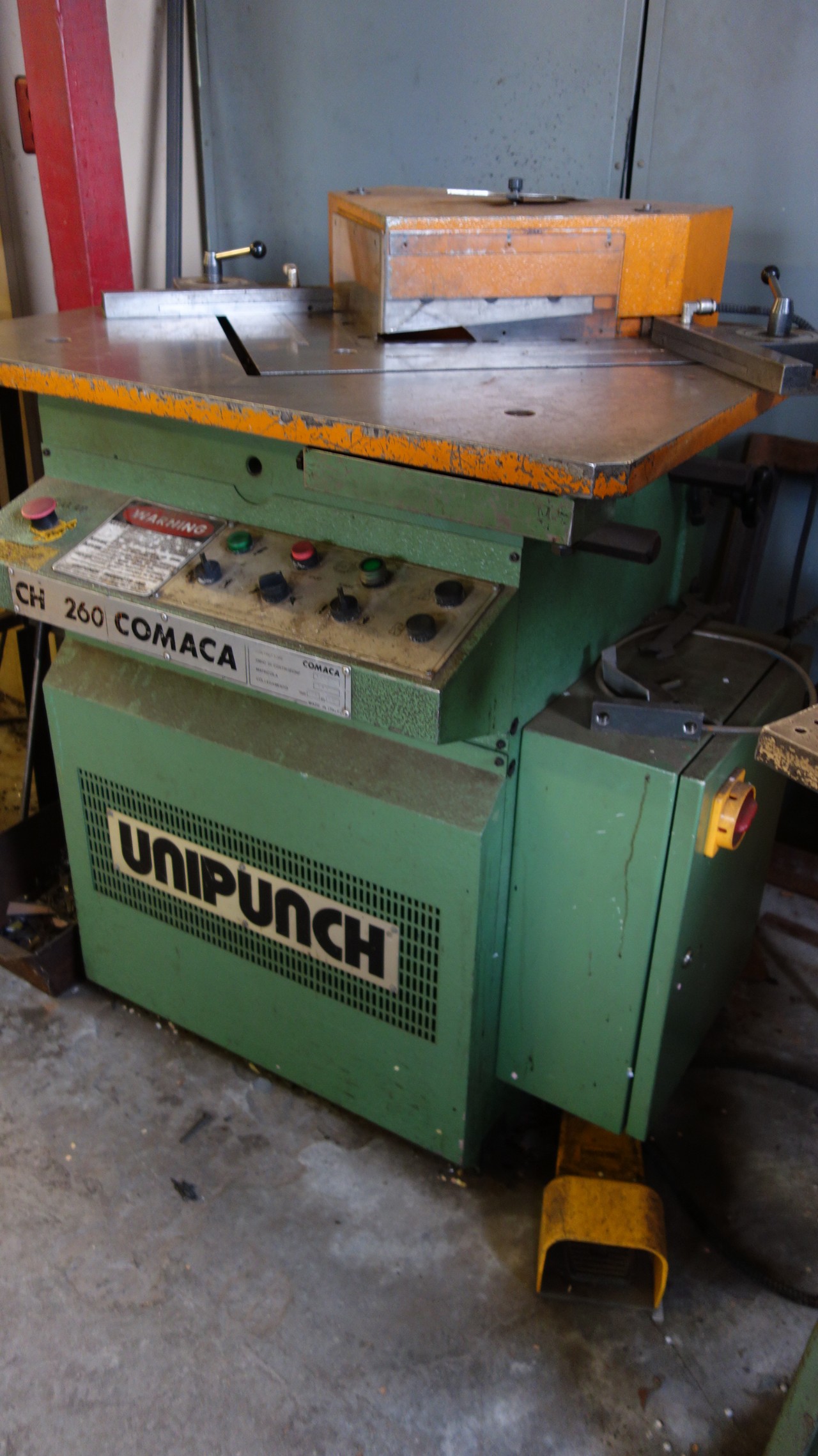 COMACA CH260 UNIPUNCH HYDRAULIC CORNER NOTCHING MACHINE For Sale | Aucto