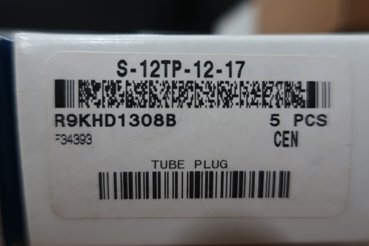 LOT OF ASSORTED SWAGELOK FITTINGS For Sale | Aucto